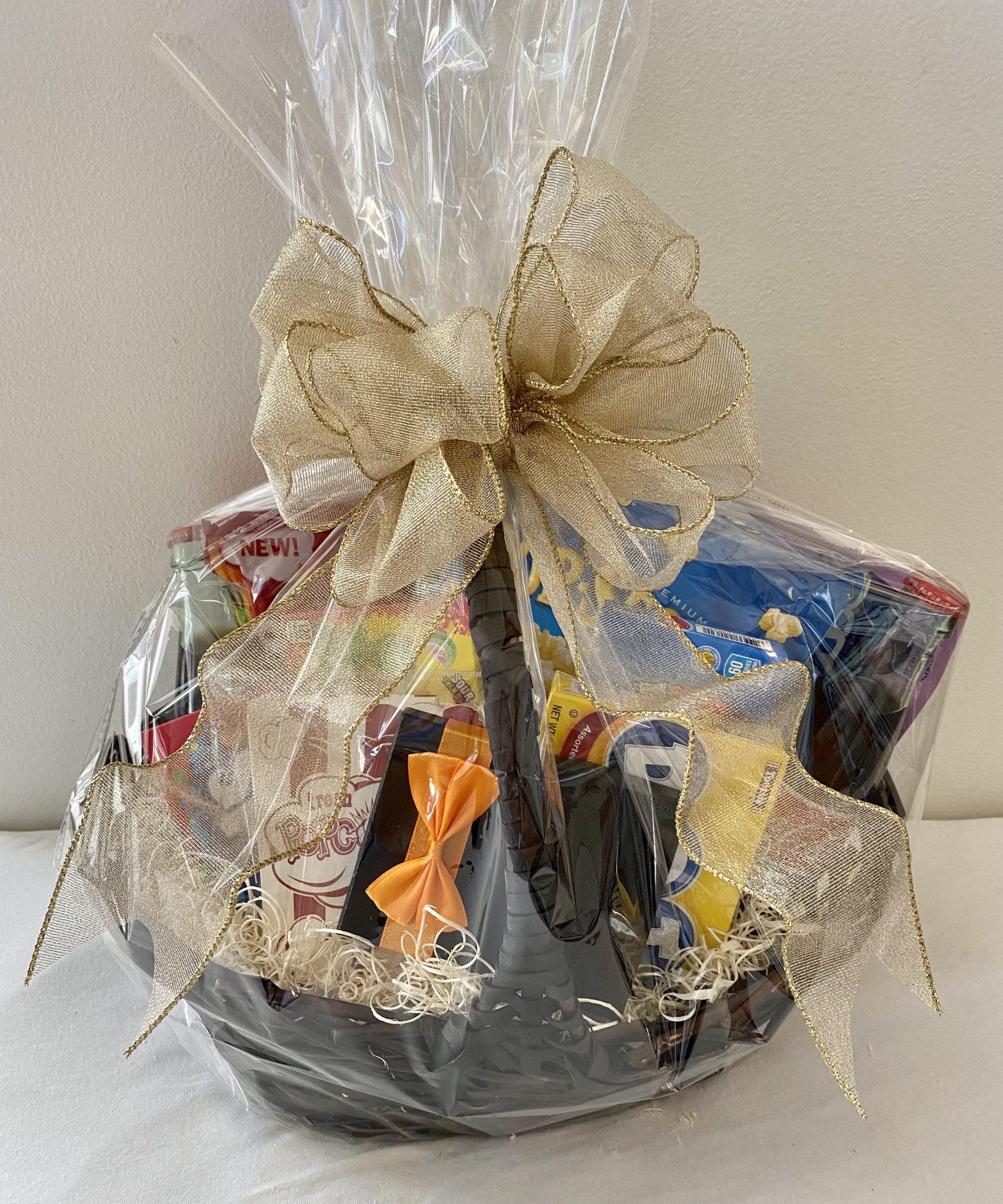 Homemade Movie Night Gift Basket Ideas + Free Printable Gift Tags ...